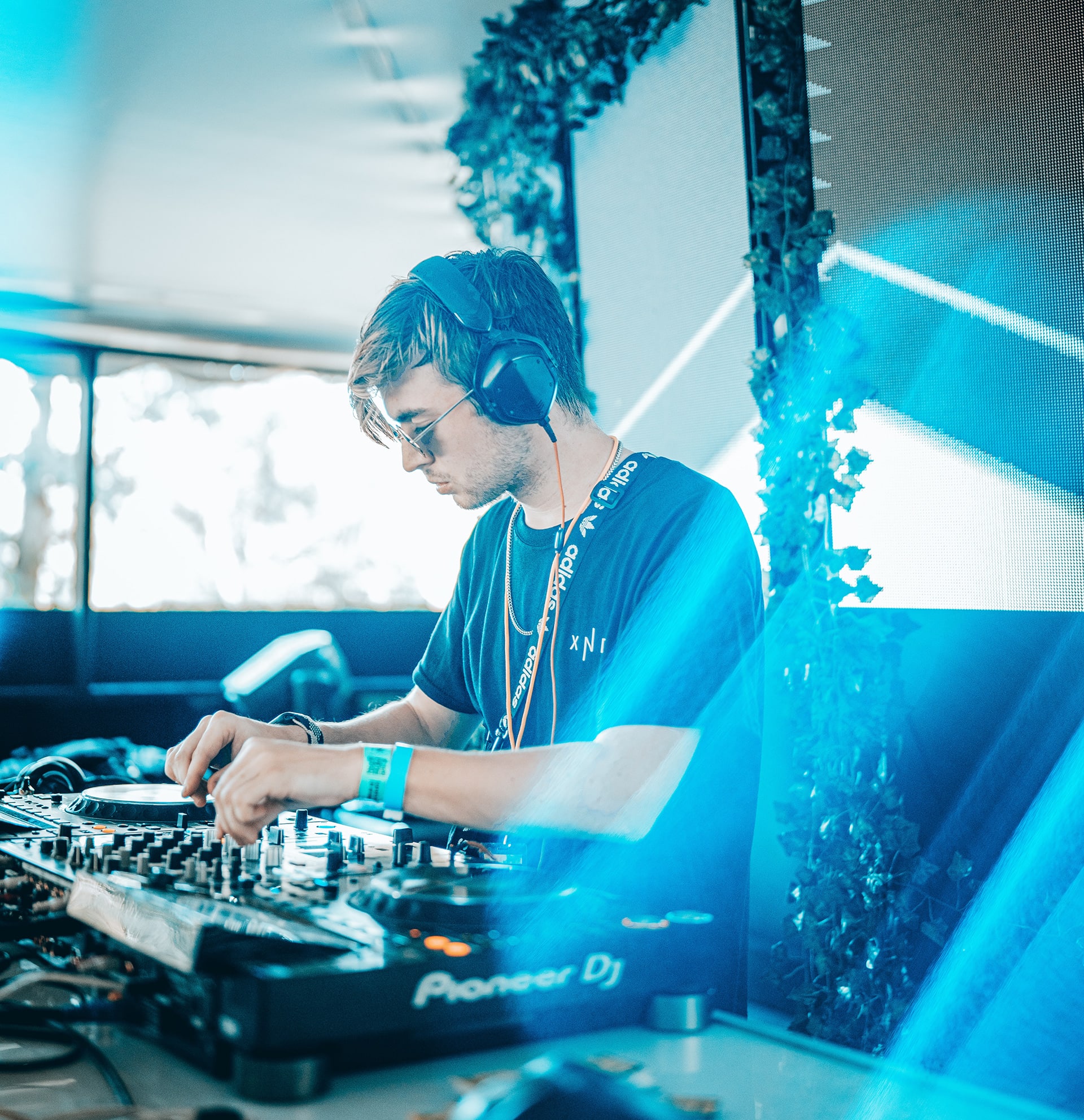 Top 10 DJ’s to follow while on tour. – Hook N Sync